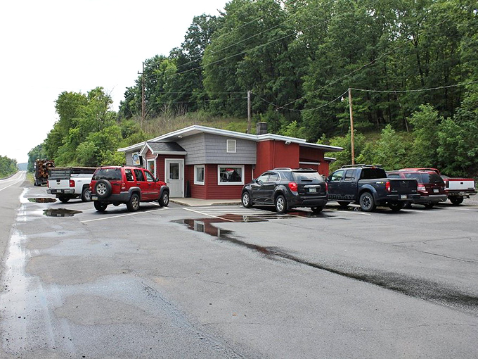 The packed parking lot tells you everything you need to know &ndash; when trucks and sedans gather like this, something delicious awaits inside.