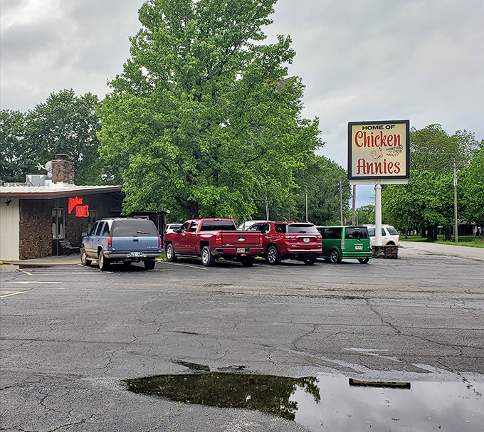 A parking lot that fills up even before the lunch rush&mdash;the surest sign you've found somewhere truly special.