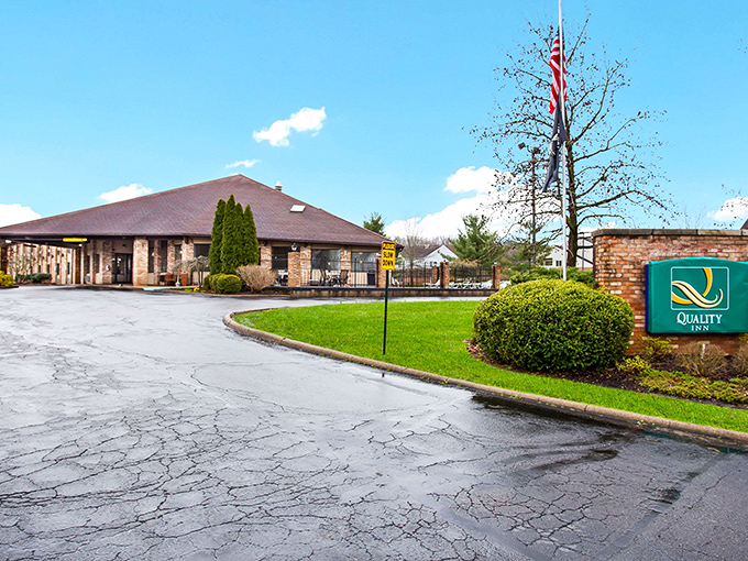 This Quality Inn offers weary travelers a comfortable base camp for Athens adventures, proving not all treasures need to be hidden to be valuable.