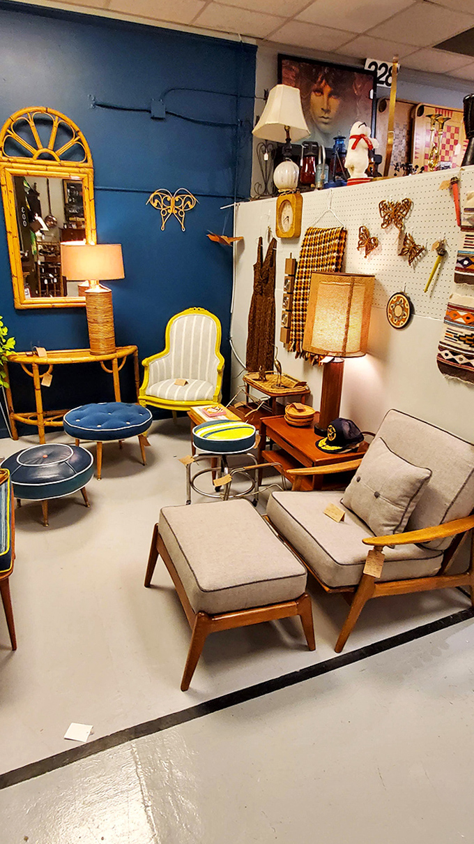 Mid-century modern heaven: where clean lines and functional design prove that what was cool in 1955 is even cooler in 2023.