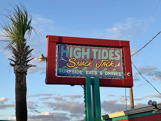 The sign promises "Surfside Eats & Drinks" &ndash; a straightforward pledge that High Tides fulfills with no unnecessary frills or fuss.