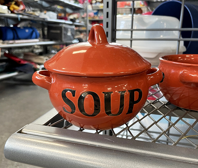 This cheerful orange soup crock doesn't mince words. It knows its purpose in life and isn't afraid to declare it boldly.