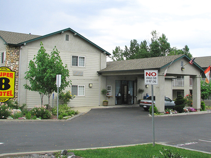 The Super 8 Motel in Willits proves that affordable lodging doesn't have to sacrifice cleanliness or comfort &ndash; just the unnecessary frills that drive up your bill.