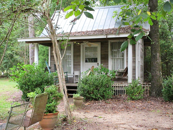 The Cottle House represents the kind of historic charm that makes visitors wonder why they're still paying urban rents elsewhere.