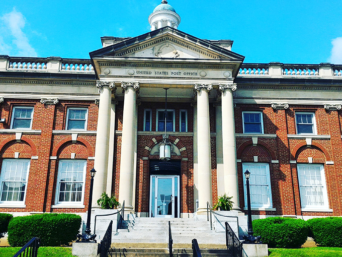 The United States Post Office delivers classical architecture along with your mail &ndash; neither rain nor columns shall deter.