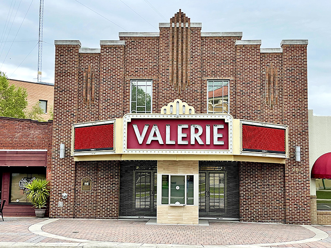 The Valerie Theatre's Art Deco fa&ccedil;ade transports visitors to Hollywood's golden age, when movies were events and nobody texted during the show.