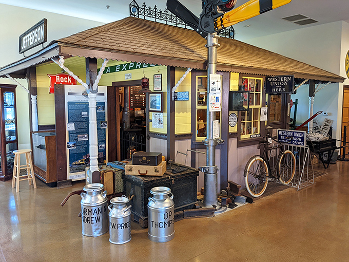 This meticulously recreated Western Union office shows how train stations once served as communication hubs long before smartphones existed.