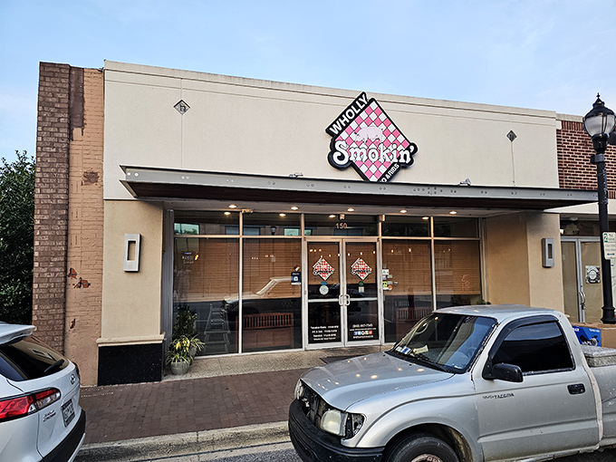 Wholly Smokin' doesn't need fancy frills&mdash;just the promise of barbecue worth loosening your belt for.