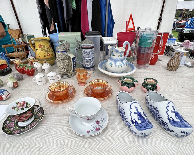 Delicate teacups and porcelain treasures arranged with care &ndash; your grandmother would approve of these Sunday-best table settings.