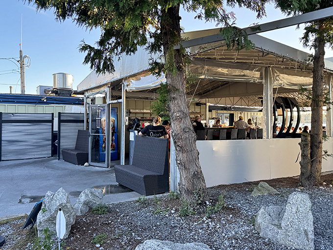 The covered patio offers prime people-watching and boat-gazing real estate for those who arrive early enough.