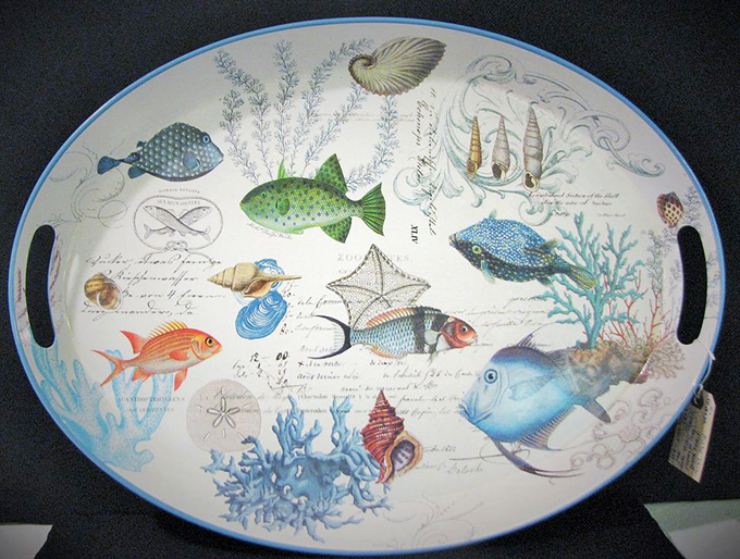 A serving tray that brings the ocean to your appetizers. Marine biology and dinner service swimming together in perfect harmony.