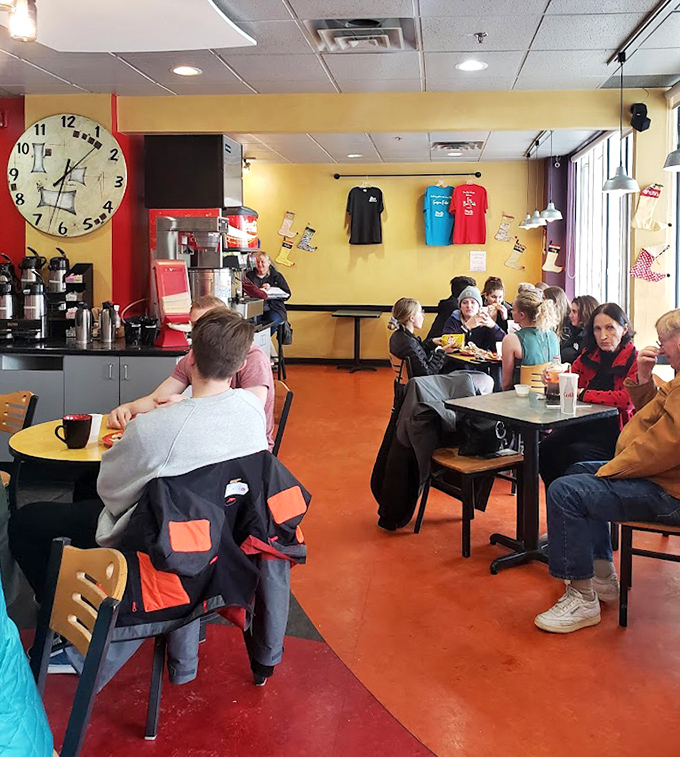 The true measure of a local gem: actual locals filling the tables, many likely discussing quantum physics over cream cheese schmears.