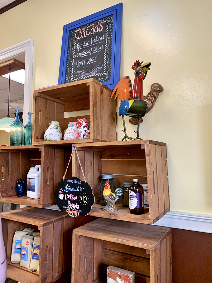 Whimsical rooster d&eacute;cor and rustic wooden crates create that "grandma's kitchen meets hip caf&eacute;" vibe. Comfort begins before the food even arrives.