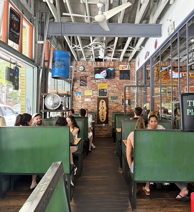 More cozy seating means more opportunities for the kind of leisurely meal that makes Mondays seem slightly less threatening.