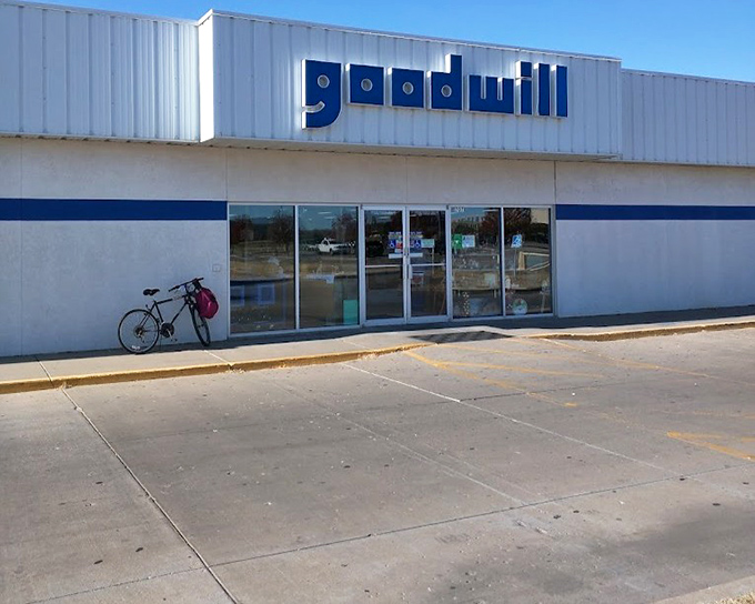 Even the exterior promises something different: a secondhand shop that takes its organization and presentation seriously.