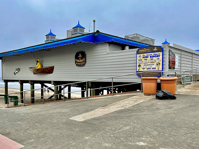 Even on a cloudy day, Fisherman's distinctive blue-trimmed exterior stands as a beacon for hungry beachgoers. The sea practically high-fives the building.