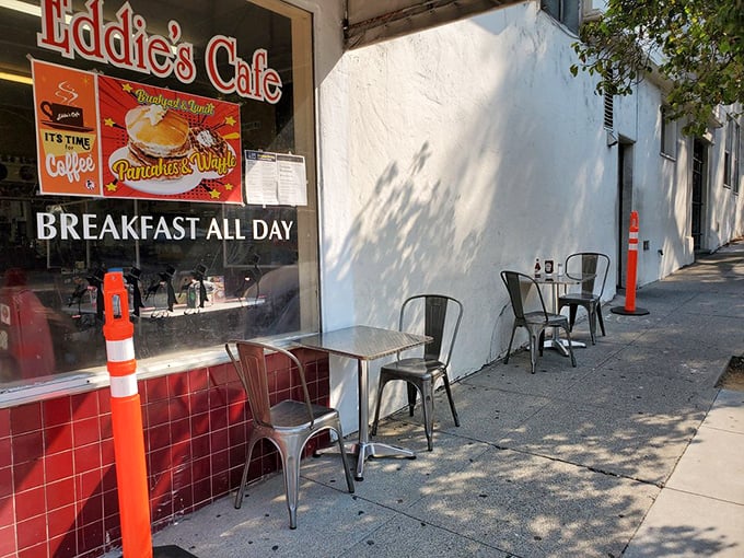 Sidewalk seating for those rare perfect San Francisco mornings when the fog lifts and you can enjoy your coffee with a side of sunshine.