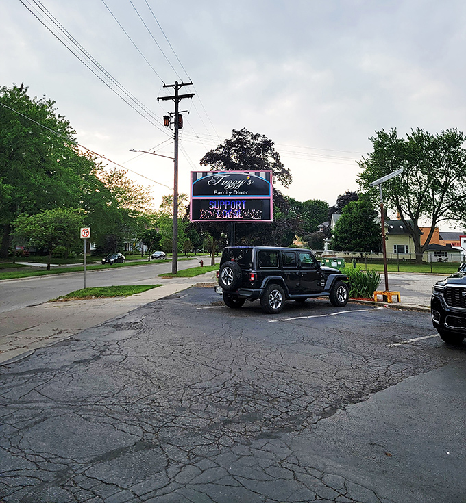 Even the parking lot view promises good things &ndash; that sign has been calling hungry travelers home for generations.