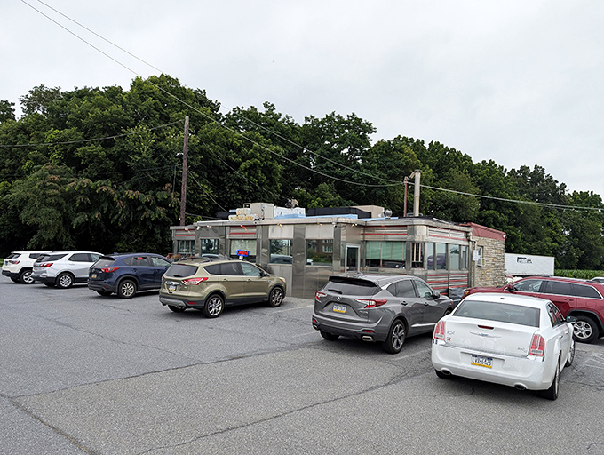The parking lot tells the story&mdash;locals' cars mixed with out-of-state plates. Good food creates democracy in the most delicious way possible.