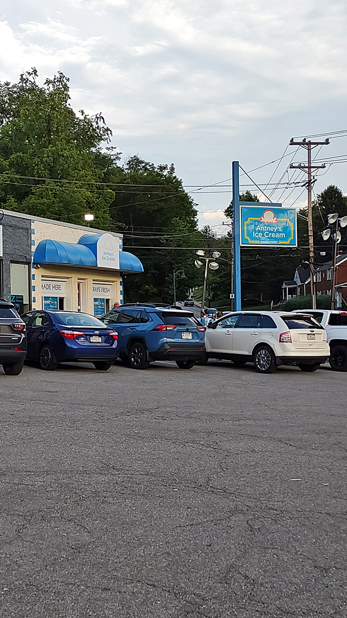 Cars from three states away prove good ice cream travels faster than gossip.