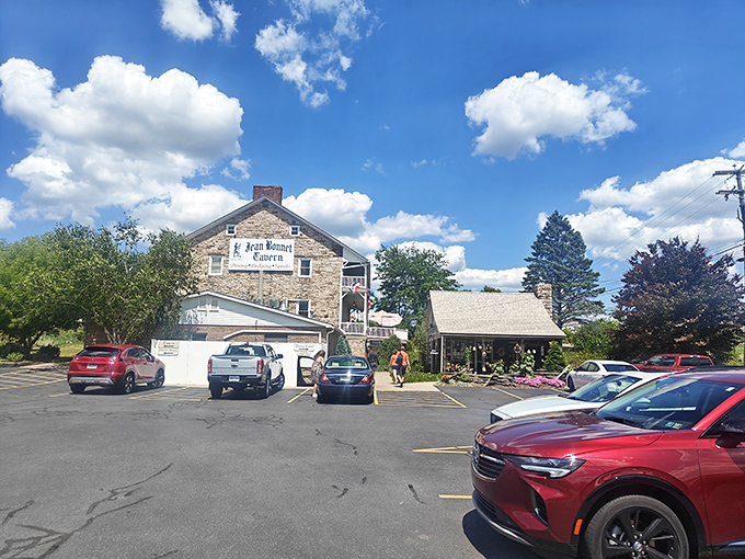 A full parking lot is always a good sign, especially when people drive this far for dinner.