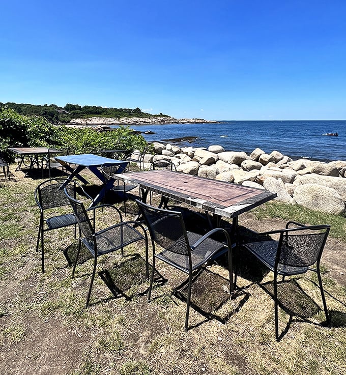 Al fresco dining where the soundtrack is provided by waves and seagulls. No restaurant designer could improve on Mother Nature's work here. 