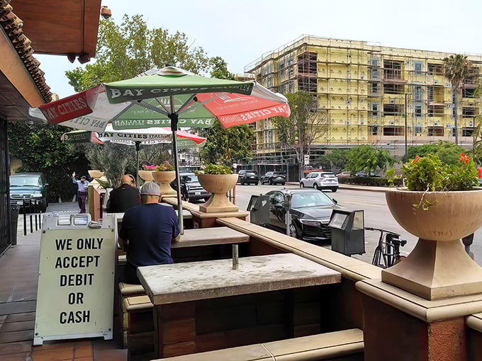 The no-frills patio seating isn't about the ambiance&mdash;it's about getting that sandwich into your face as quickly as possible.