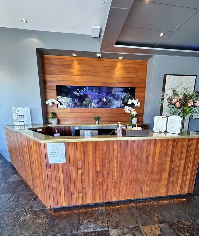 The reception desk &ndash; your gateway to seafood nirvana. That aquarium isn't just decoration; it's a preview of coming attractions.
