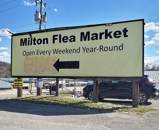 The roadside beacon that's guided treasure hunters for years. Weekend plans? The arrow points the way.