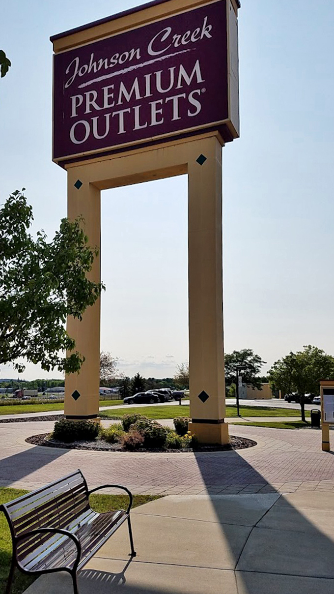 The iconic entrance arch—a retail version of "Open Sesame" that magically transforms your full wallet into empty shopping bags.