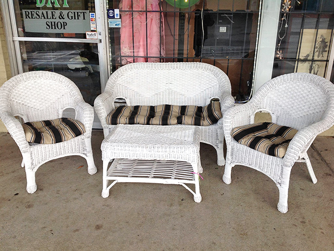 Porch-perfect wicker seating that's already broken in for your comfort. Just add sweet tea and Tennessee summer evenings.