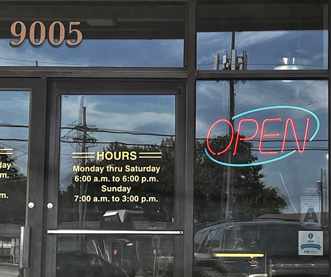 Those hours mean you can start your day with fresh donuts or end it with gooey cake&mdash;truly living the dream.