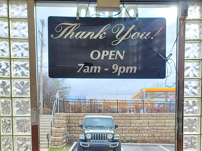 Open 7am-9pm might be the most beautiful phrase in the English language when you're hungry. That glass block entrance says "welcome" without saying a word.