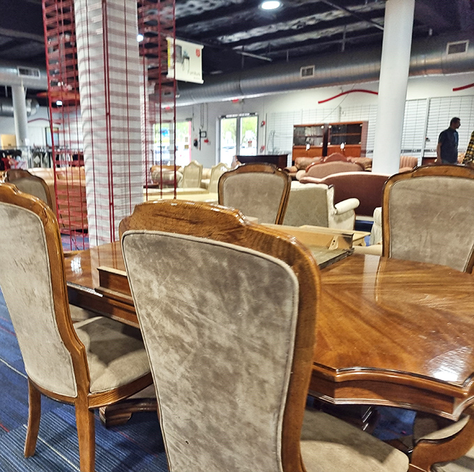 A dining set ready to host its next generation of family dinners, holiday arguments, and midnight homework sessions.