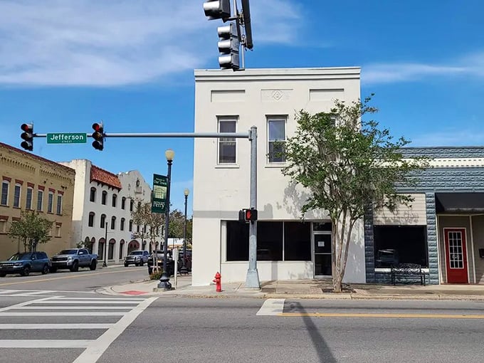 Jefferson Street's intersection captures Perry's essence—modest buildings, practical infrastructure, and the unhurried pace that makes retirement dollars stretch further.
