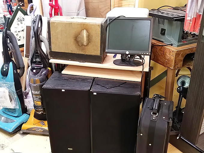 The unassuming exterior of Supreme Flea Market hides a universe of treasures within. Like a poker player with a royal flush, it keeps its best cards hidden.