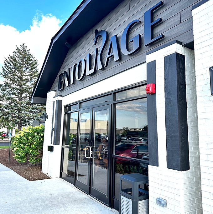 Entourage's sleek exterior suggests a dining experience where you won't find chicken nuggets shaped like dinosaurs on the menu.