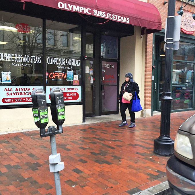 The entrance to sandwich paradise. That brick sidewalk has carried countless hungry customers toward their destiny – a legendary gyro.