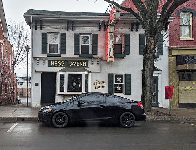Hess' Tavern invites you in for a cold one where locals gather to debate everything from politics to the proper way to grill a steak.