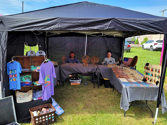 Local makers displaying their crafts under a simple tent&mdash;proof that Florida creativity thrives without needing fancy galleries or big-city validation.