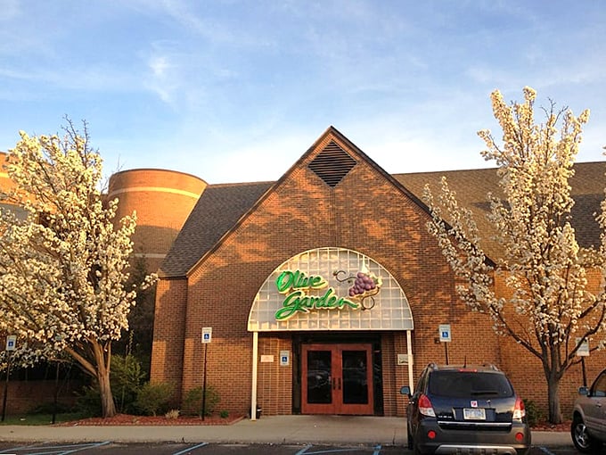 Even chain restaurants here benefit from Ann Arbor's welcoming atmosphere, where every meal feels like a neighborhood gathering.