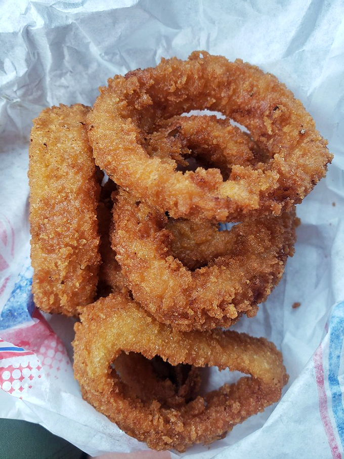 Onion rings with the perfect crunch-to-tenderness ratio. These golden halos deserve their own fan club and commemorative t-shirt.