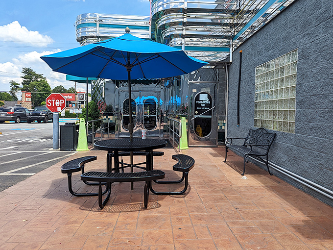 Even the outdoor seating area maintains that classic diner charm&mdash;a perfect spot for people-watching while recovering from a meal of heroic proportions.