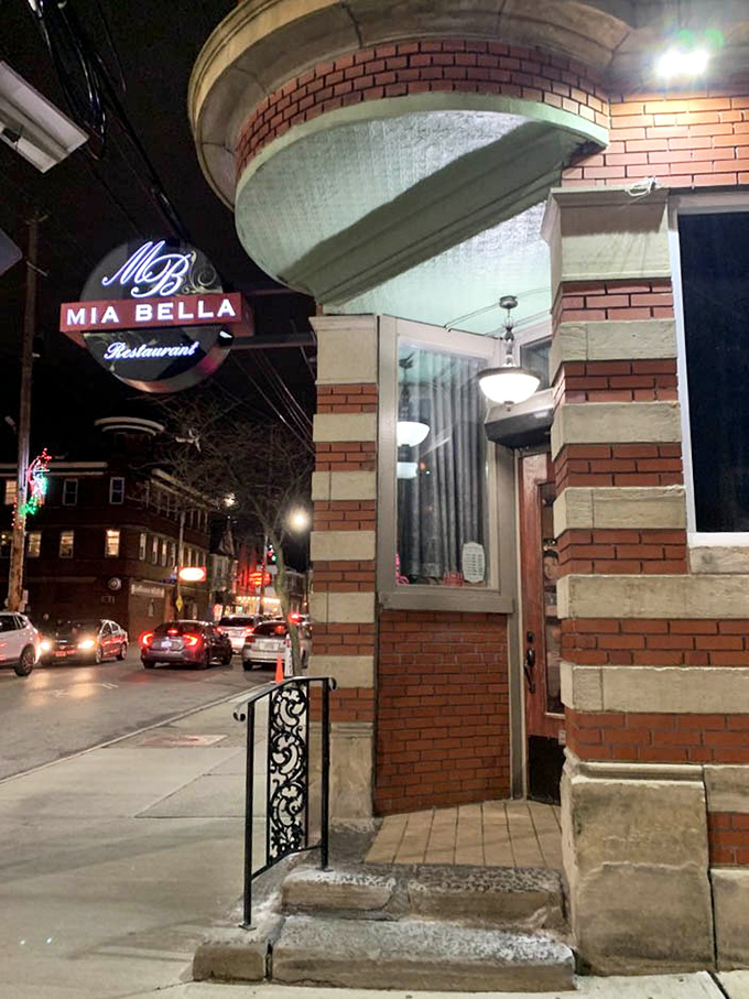 Evening ambiance that transforms Mayfield Road into a little slice of Milan. The entrance says "Come in, leave your diet at the door."