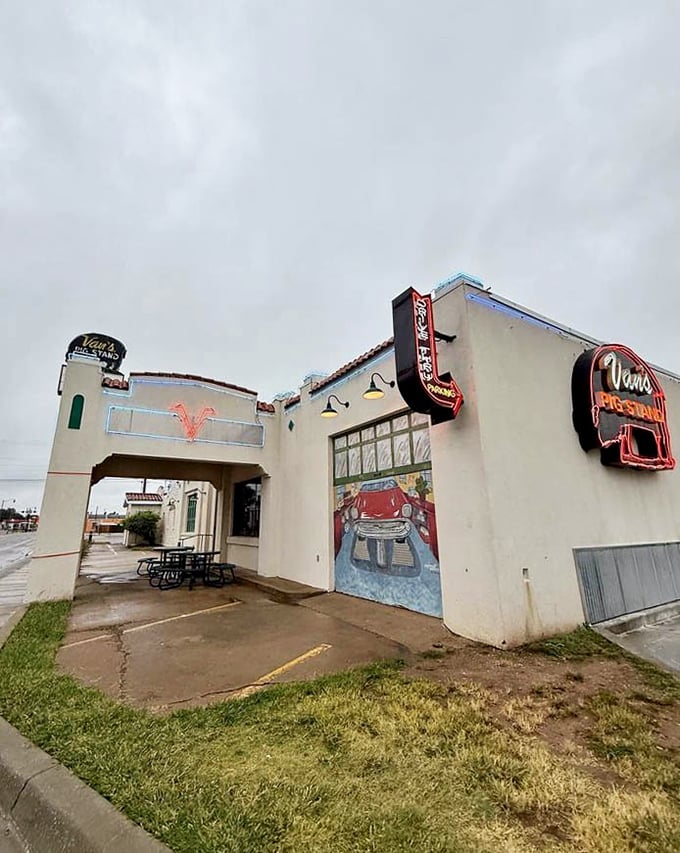 Even from the outside, Van's promises barbecue nirvana. That covered entrance isn't just architectural&mdash;it's your gateway to flavor country.