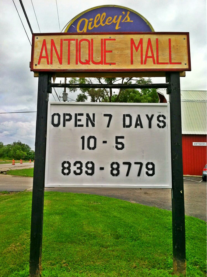 Open seven days because nostalgia doesn't take weekends off. The sign promises daily opportunities for time travel from 10 to 5.