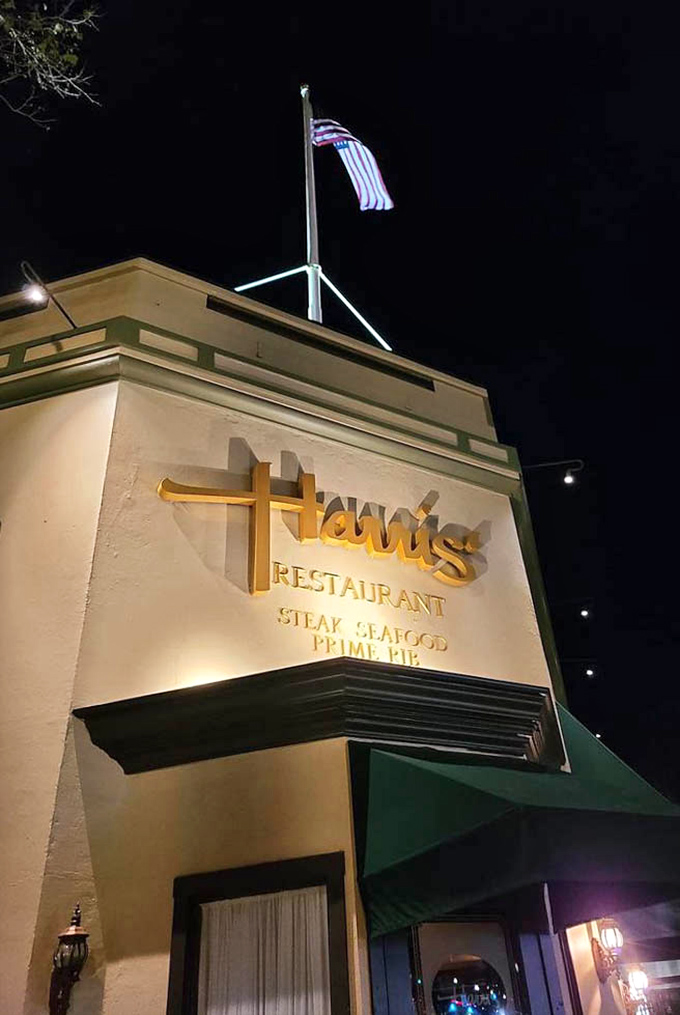 By night, Harris' glows like a beacon of hope for the hungry&mdash;a flag flying proudly over this fortress of fine dining.