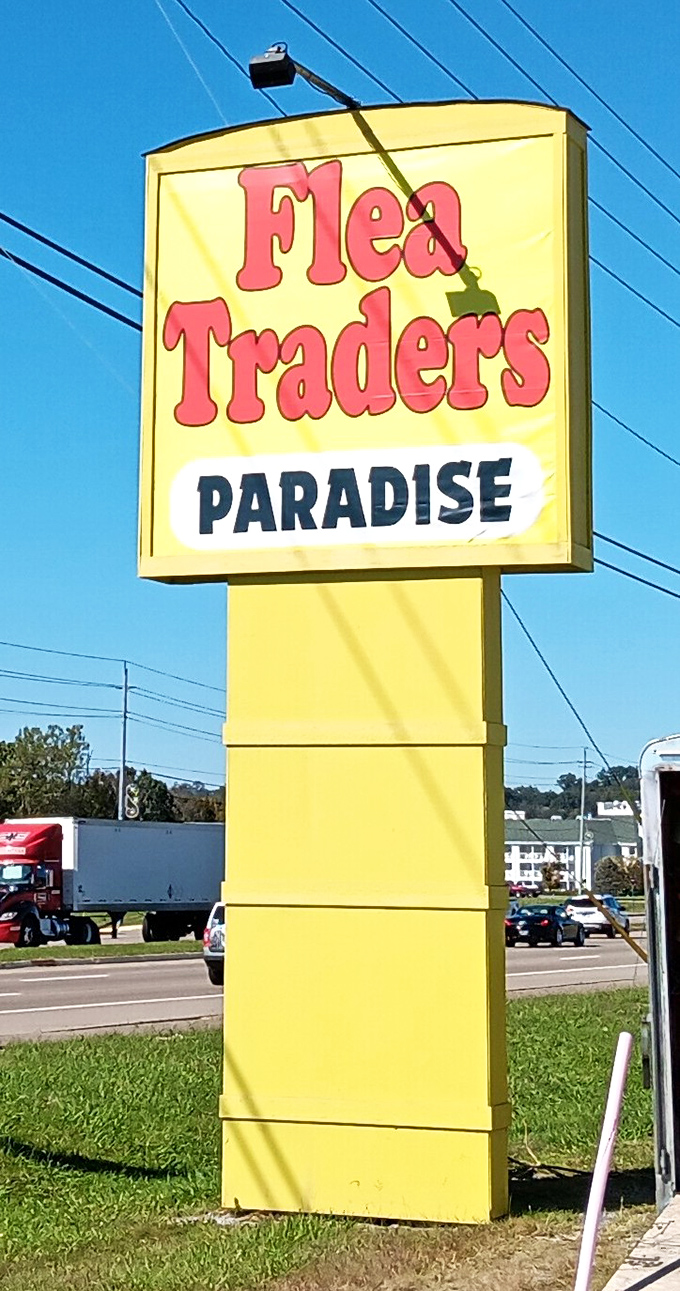 The beacon of bargain hunters everywhere. This sun-yellow sign might as well say "Abandon all budget restraint, ye who enter here."