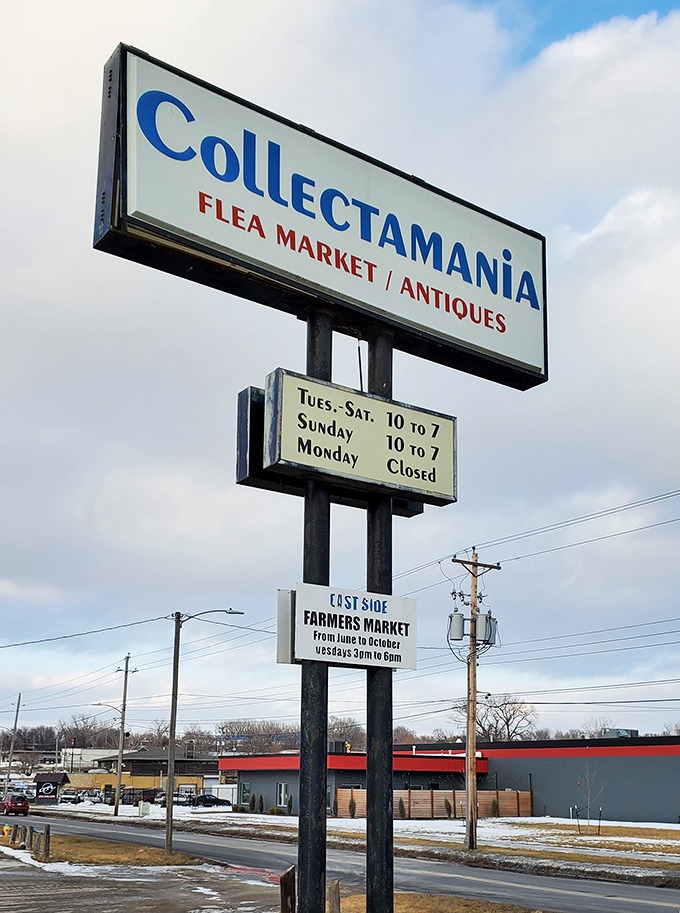 The roadside beacon that guides treasure hunters to their destination. Those hours&mdash;10 to 7 almost daily&mdash;suggest they understand the need for ample browsing time.