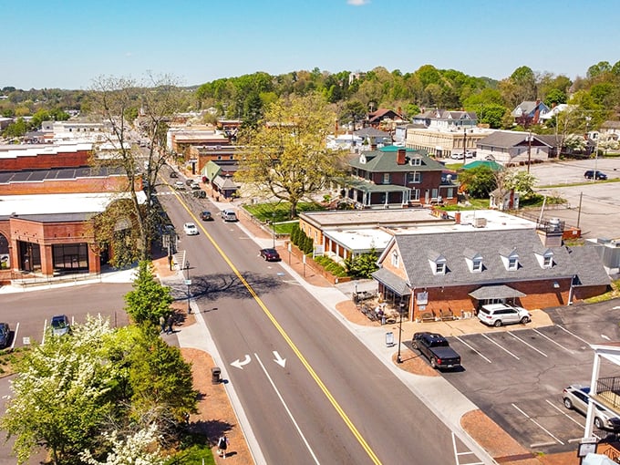 From above, Abingdon reveals itself as a perfect patchwork of historic buildings and tree-lined streets. A small town with an outsized personality.